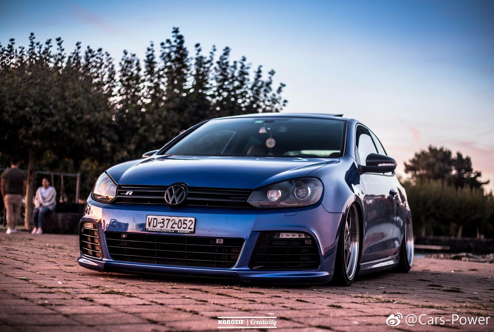 大众-高尔夫MK6 R20，空气避震，搭配 OZ Futura 3片锻造轮毂。-新浪汽车