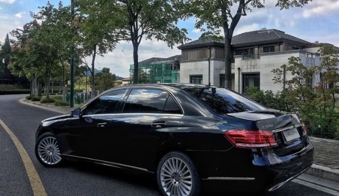 花22万买的奔驰E260L，去保养被看到，老板：30万卖我-新浪汽车