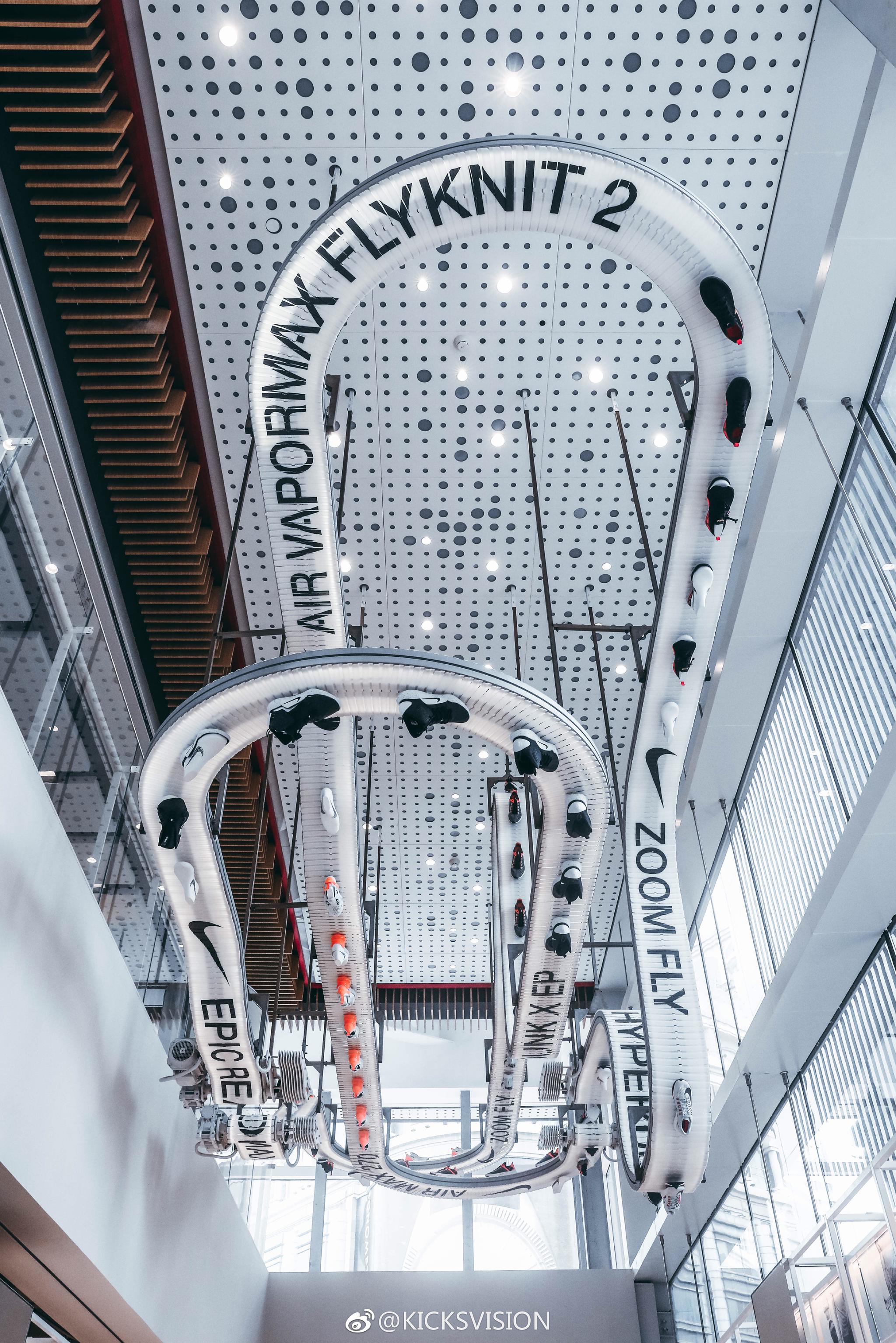 九张关于Nike House of Innovation 上海001的店铺照片