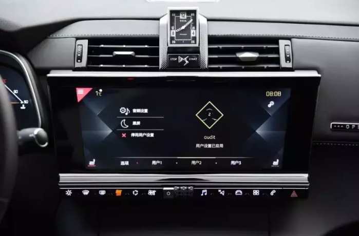 抢先试驾国产DS7，体验一把当“总统”的感觉！-新浪汽车