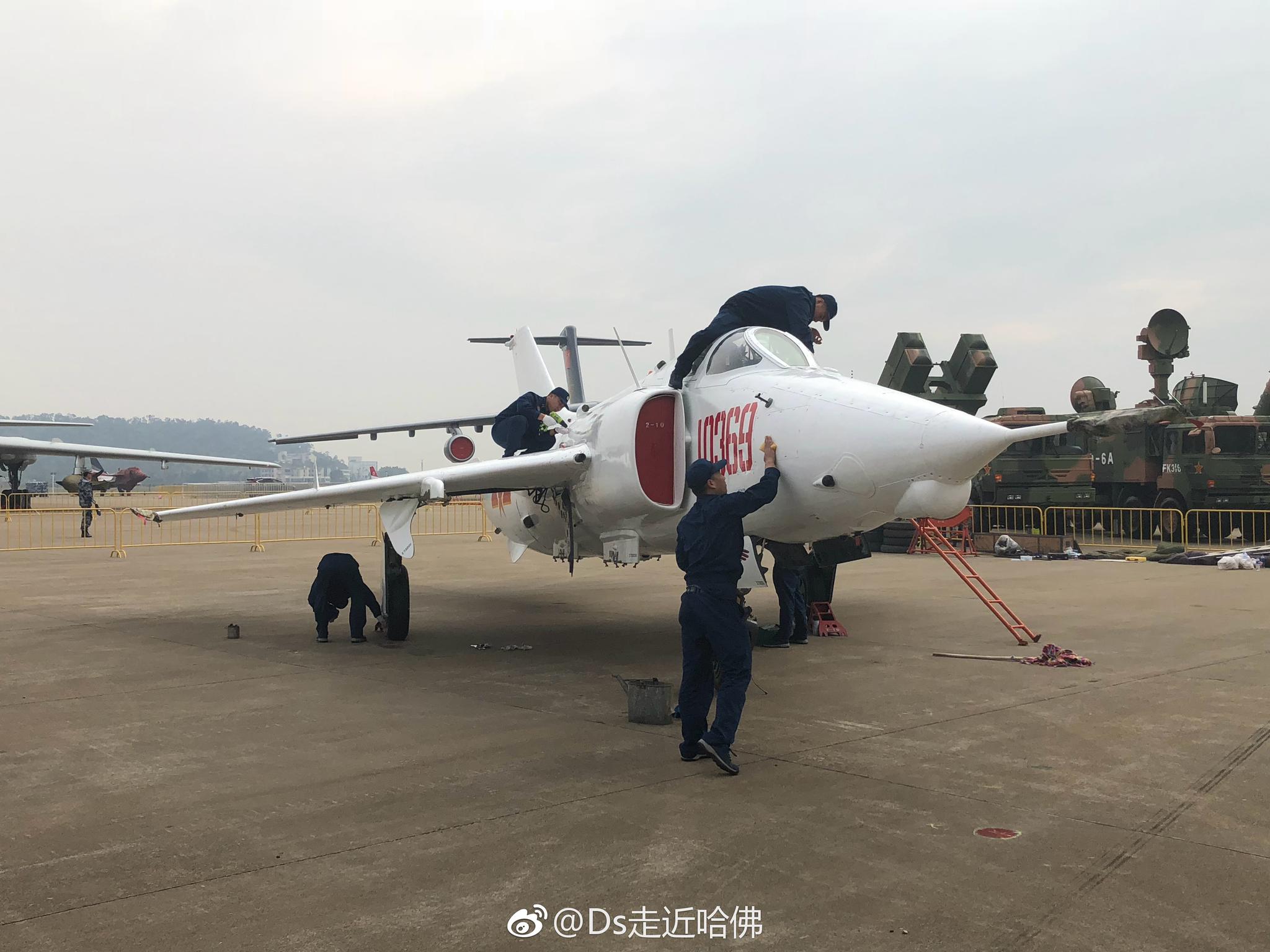 一代老兵强-5L，去年退出现役后首次公开露面，现身航展现场|航展|老兵|一代_新浪新闻