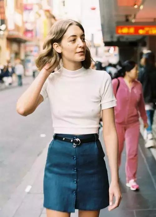 又瘦又有36D胸 才是真的美|吊带|半高领|连体裤_新浪新闻