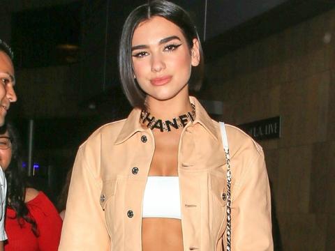 啪姐DuaLipa杜阿，利帕现身街头和粉丝合影|杜阿|利帕|粉丝_新浪新闻