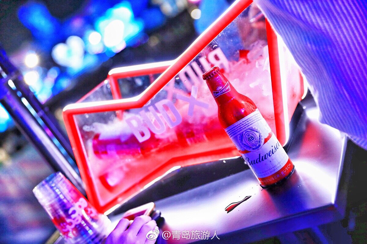 超喜欢女神舞台的百威红感谢@百威啤酒 让我们在红色电音浪潮中一起