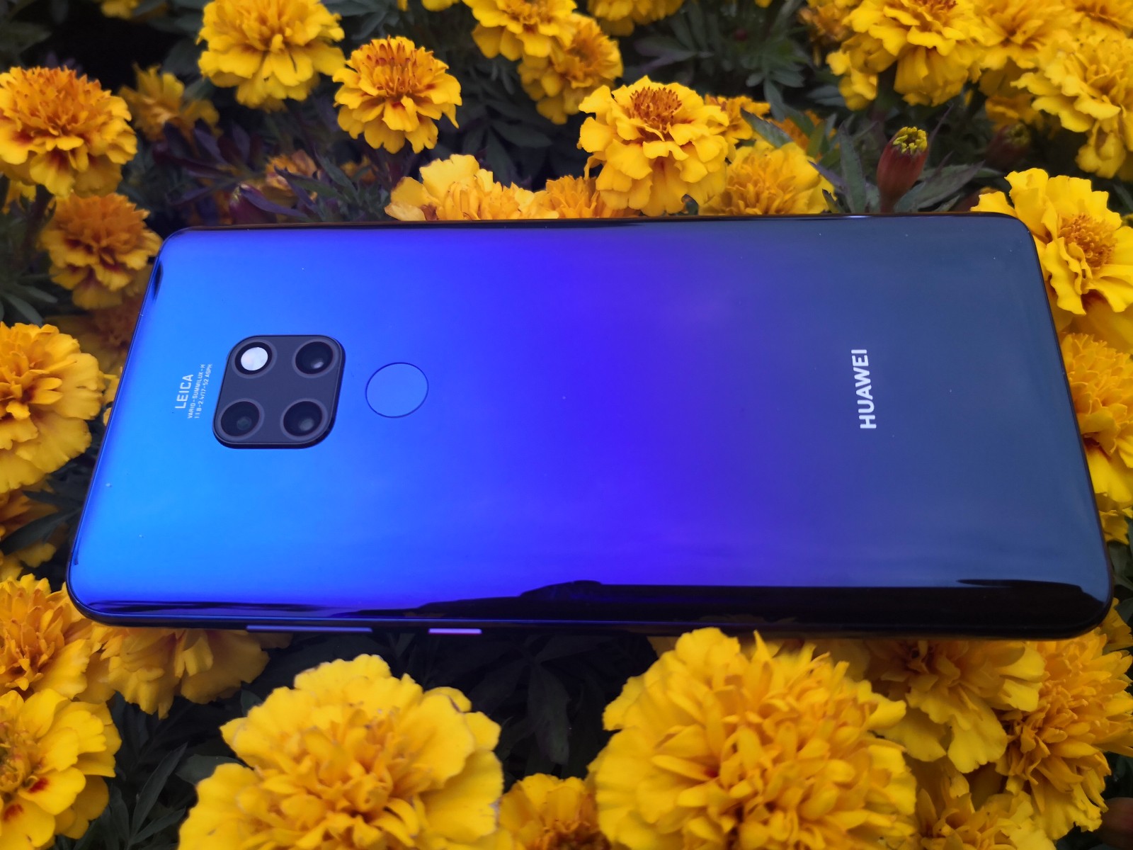 华为Mate20极光色图赏__财经头条