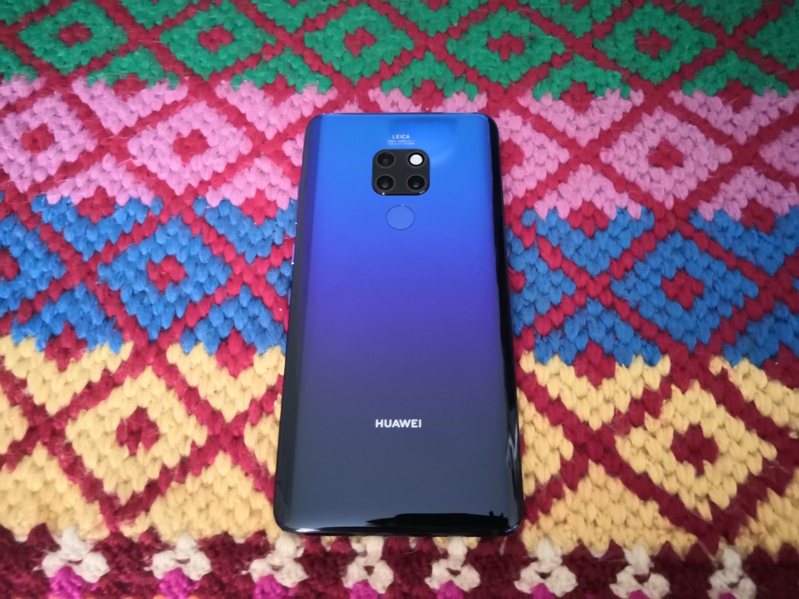 华为Mate20极光色图赏__财经头条