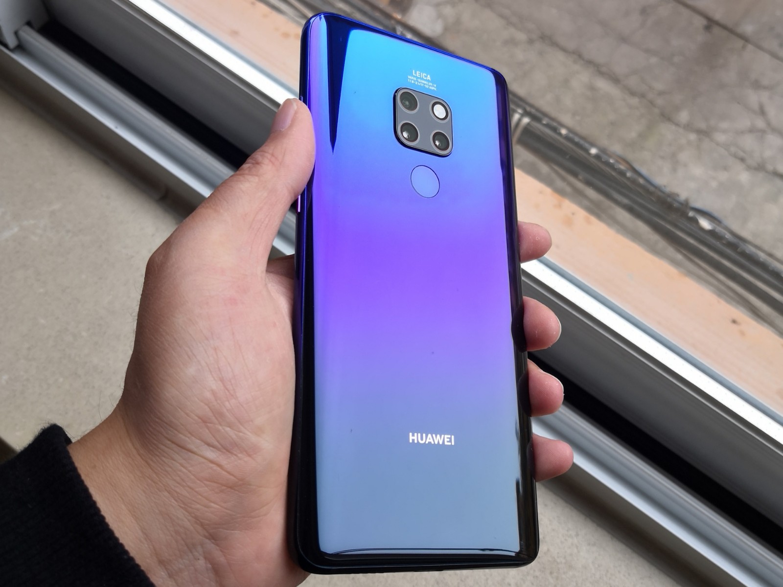 华为Mate20极光色图赏__财经头条