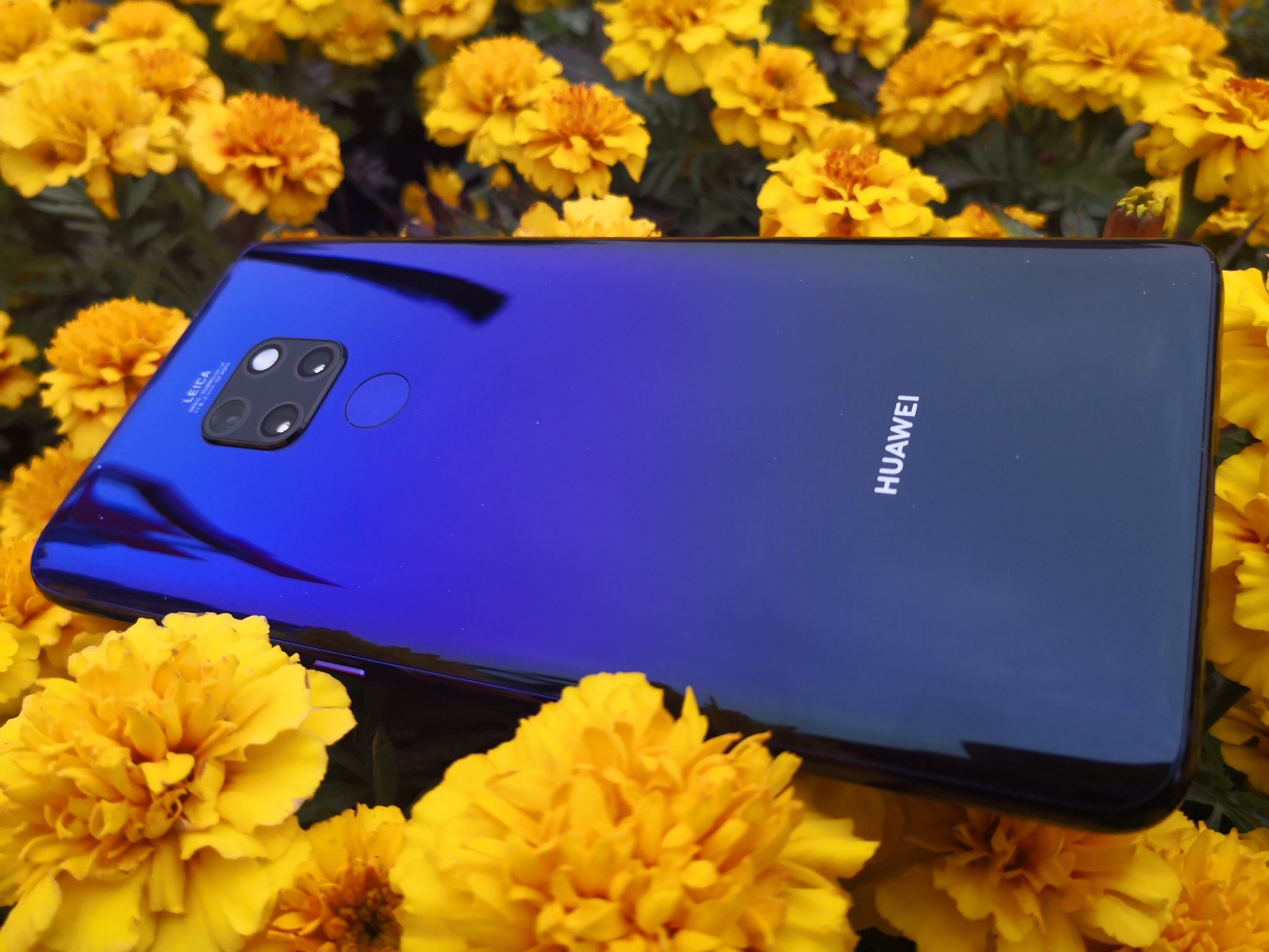 华为Mate20极光色图赏__财经头条