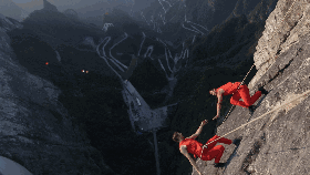 重磅|张家界空中跳伞项目于9月28日开跳，约吗？|张家界|跳伞|大峡谷玻璃桥_新浪新闻