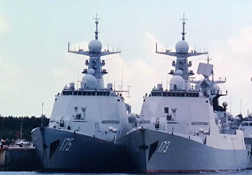 即将入役，中华神盾155南京舰涂刷弦号