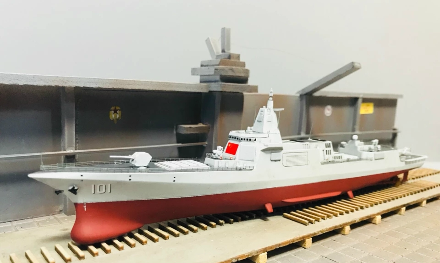 055级大型导弹驱逐舰模型