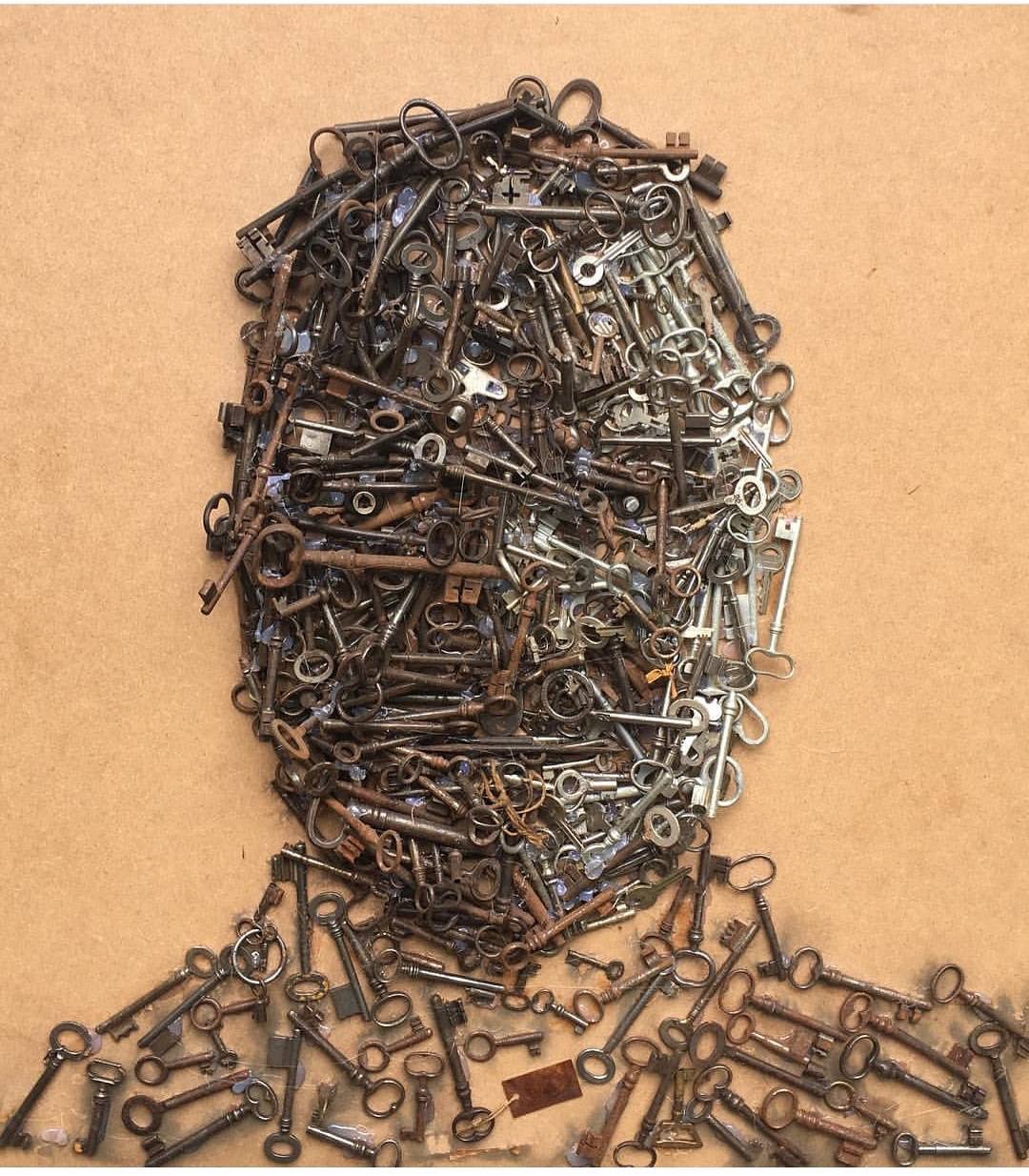 用不同的物品拼凑成的肖像 | 艺术家 OP Freuler|肖像|艺术家|物品_新浪新闻