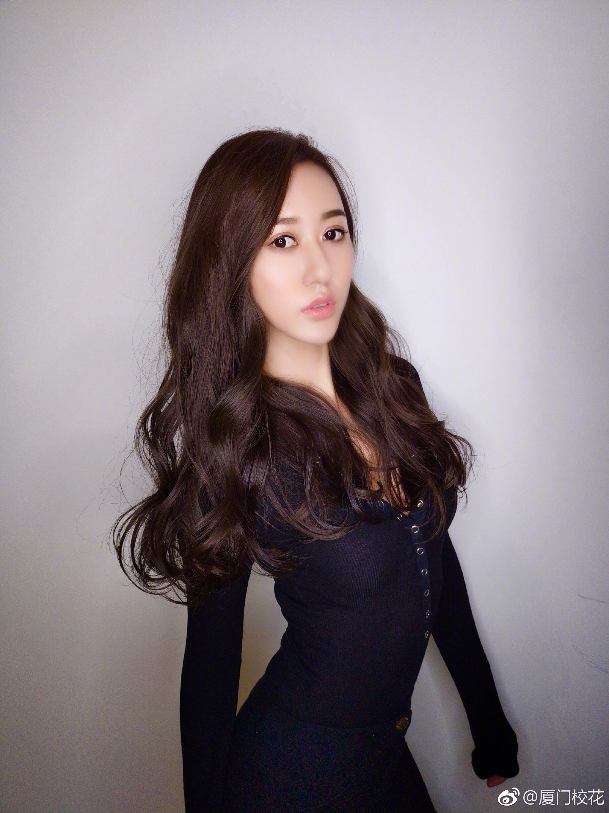 她叫Abby，97年，就读于上海外国语大学，身高175cm，爱好健身旅游