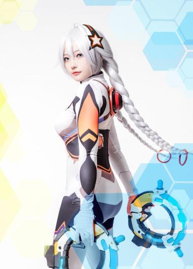 本周精品COS大赏：EVA娇娃回头这张图让我幻想无限 身材太好了__财经头条