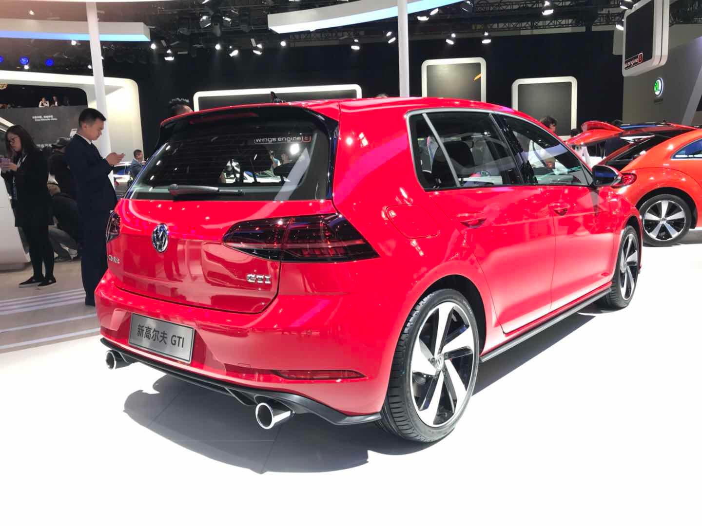 高尔夫7代GTI的小改款，配置更高，性能更强