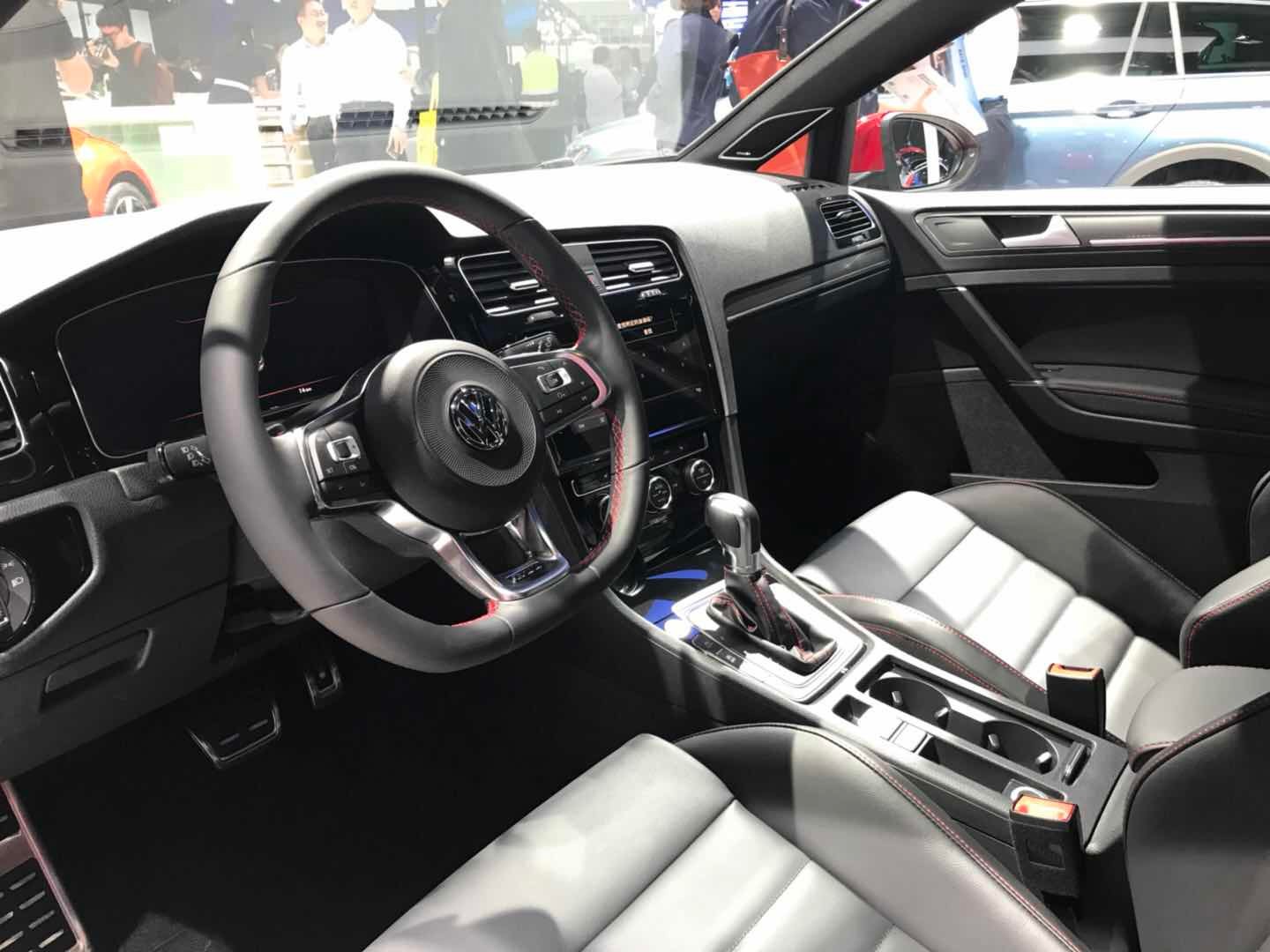 高尔夫7代GTI的小改款，配置更高，性能更强