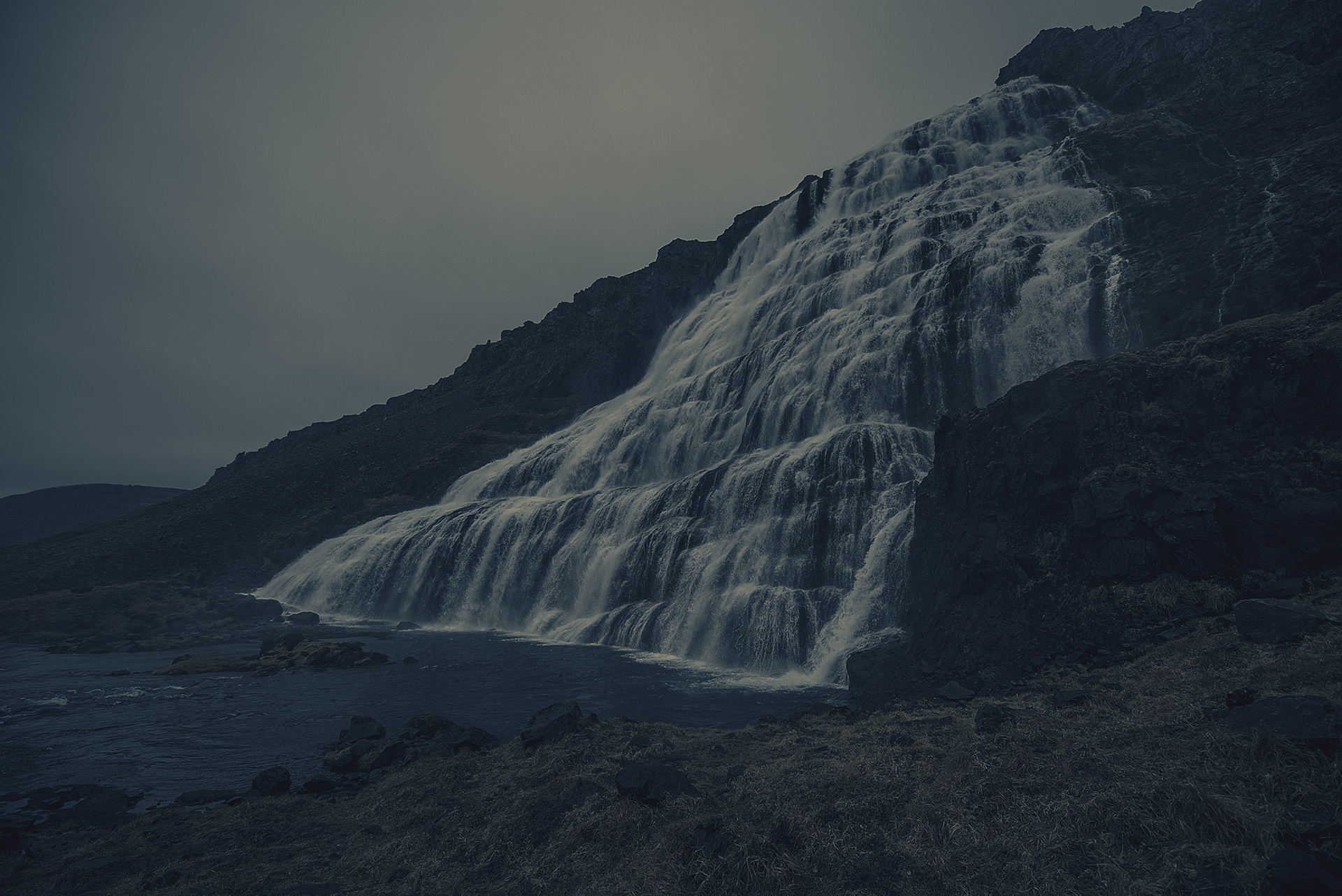 冰岛 暗色调 || Daniel Reuber|冰岛|暗色|摄影师_新浪新闻