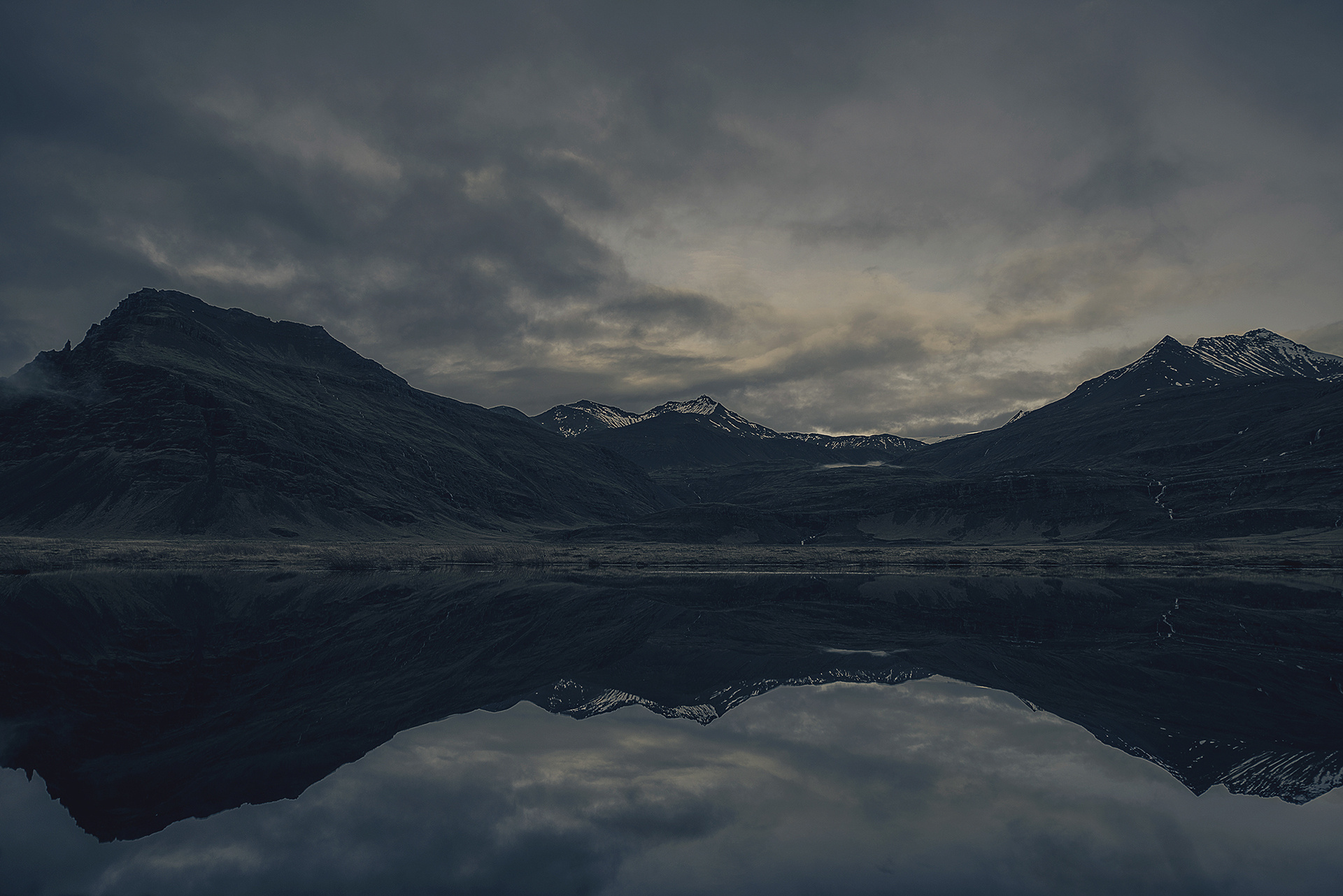 冰岛 暗色调 || Daniel Reuber|冰岛|暗色|摄影师_新浪新闻