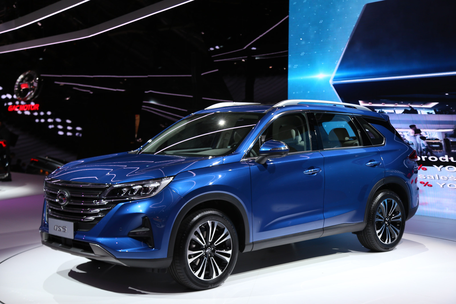 预售12万起 全新广汽传祺GS5巴黎车展亮相-新浪汽车