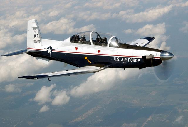 A-29太不争气，美空军试飞时坠毁，多年努力只能功亏一篑__财经头条