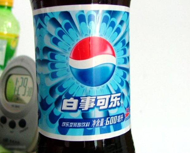 中国9大最搞笑的山寨货，白事可乐、啃他鸡等，图7比真货还牛气！