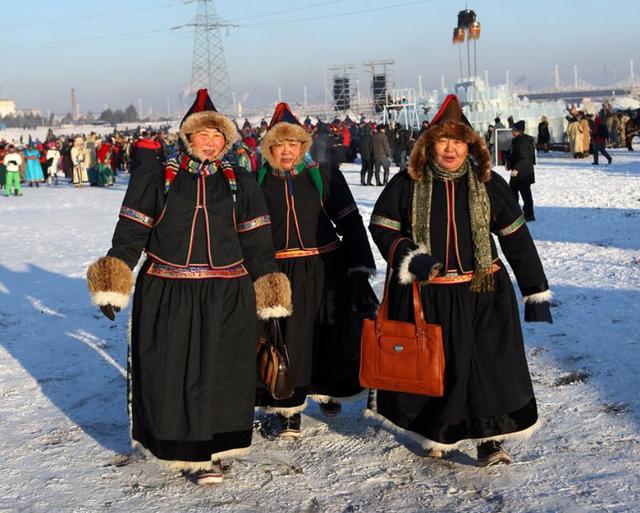 俄罗斯民族里没有汉族，为何我国56个民族里却有个俄罗斯族？|领土|民族|俄罗斯族_新浪新闻