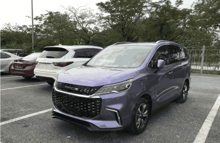 首台上汽大通D50到店, 配两种前脸还提供私人定制, 预售9.18万起-新浪汽车