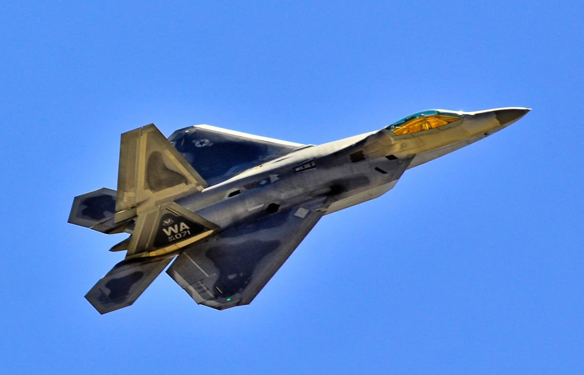 Su57战F22谁更强？原来说猛禽必胜 现在则含糊了