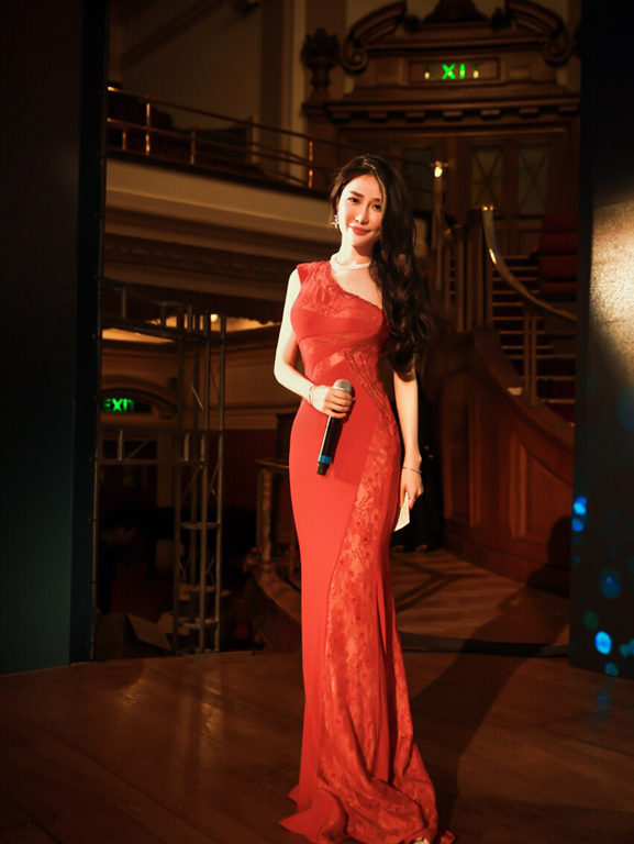 旅英双语主持人张宁Adelina绽放别致东方之美|张宁|双语|英国_新浪新闻