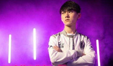 JKL黑历史被挖出，曾与卢本伟单挑，却毁了一个王者的诞生！