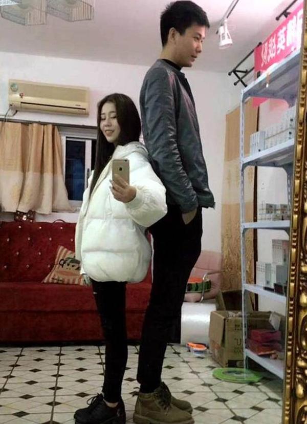 1米5女子和1米9男子恋爱，身高不是问题，父母也无奈！|身高|恋爱|女孩子_新浪新闻