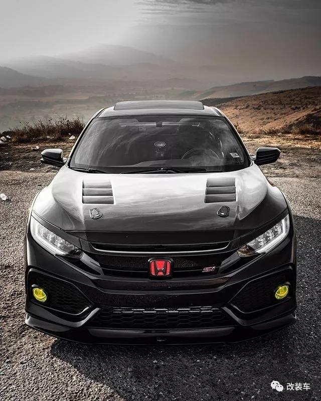 追求竞技风的黑武士本田思域Si，宣称拥有世界上第一对流水大灯-新浪汽车
