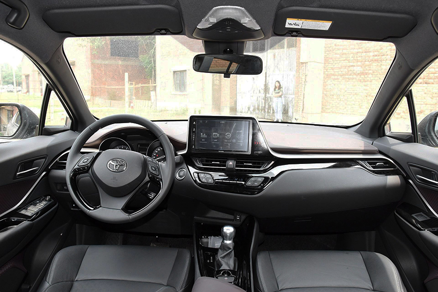 15万动感新势力SUV 一汽丰田奕泽IZOA体验-新浪汽车