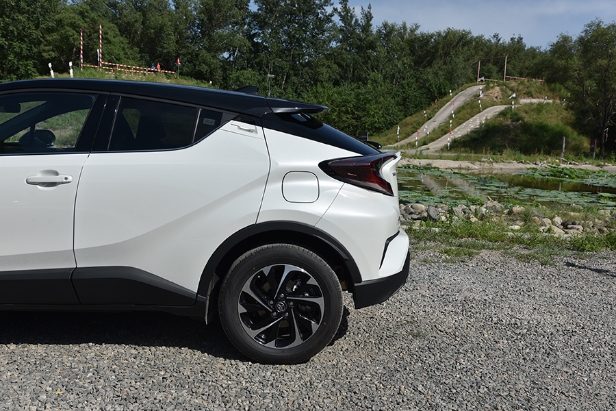 15万动感新势力SUV 一汽丰田奕泽IZOA体验-新浪汽车