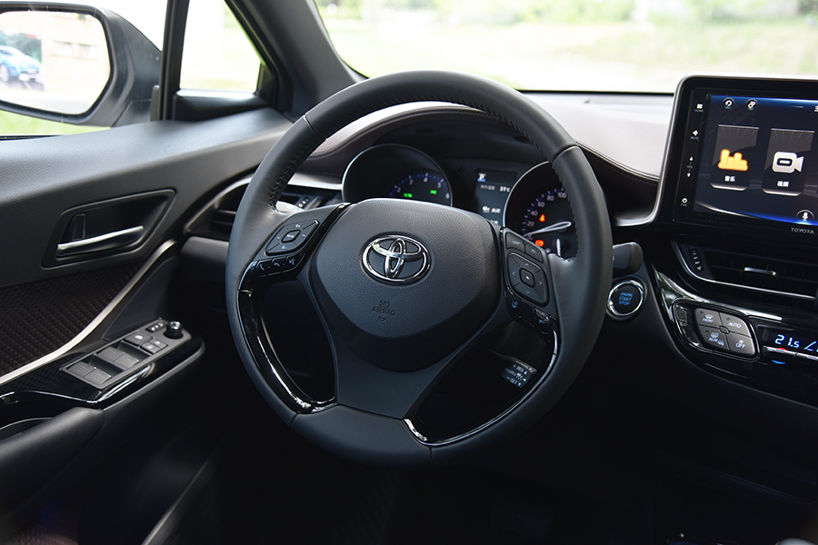 15万动感新势力SUV 一汽丰田奕泽IZOA体验-新浪汽车