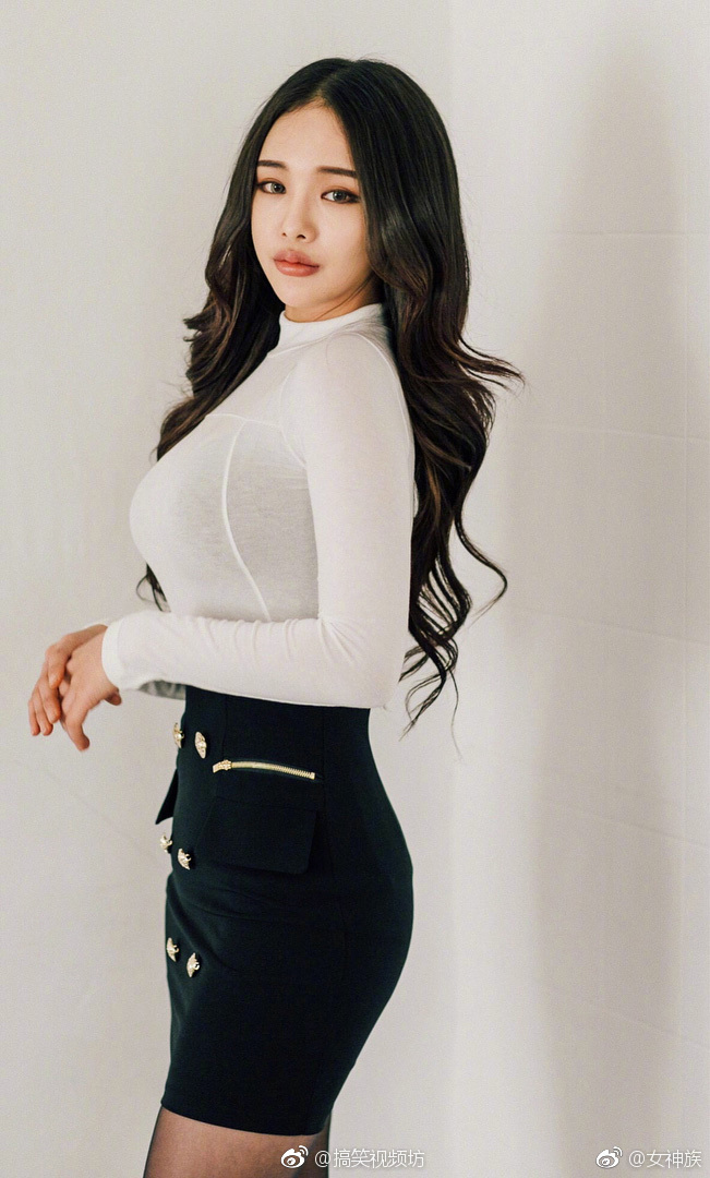韩国网拍模特jeee622，jeee有着不科学的超火辣S曲线|S曲线|网拍|模特_新浪新闻
