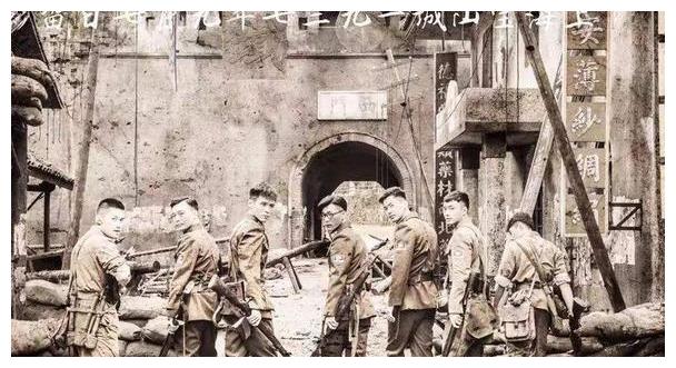 淞沪会战，这名营长带着弟兄拼死抵抗，战斗结束后日军鸣枪敬礼！