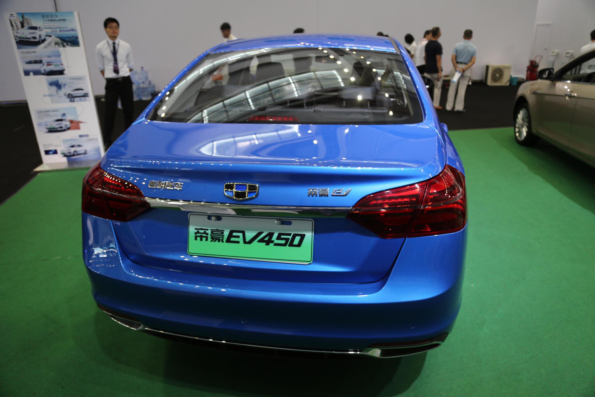 吉利帝豪EV450，15万级别纯电动中级轿车，车展实拍！-新浪汽车