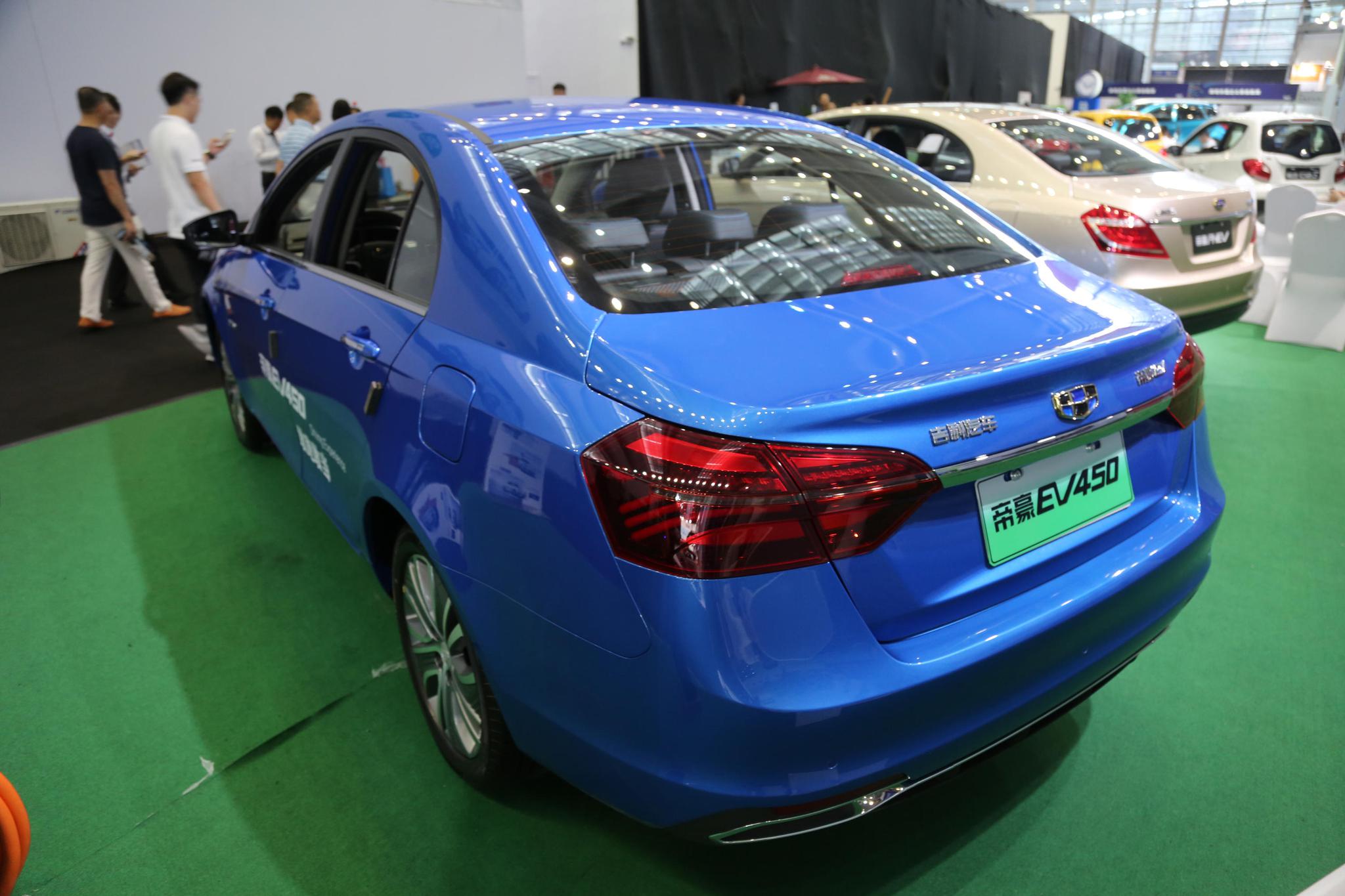 吉利帝豪EV450，15万级别纯电动中级轿车，车展实拍！-新浪汽车