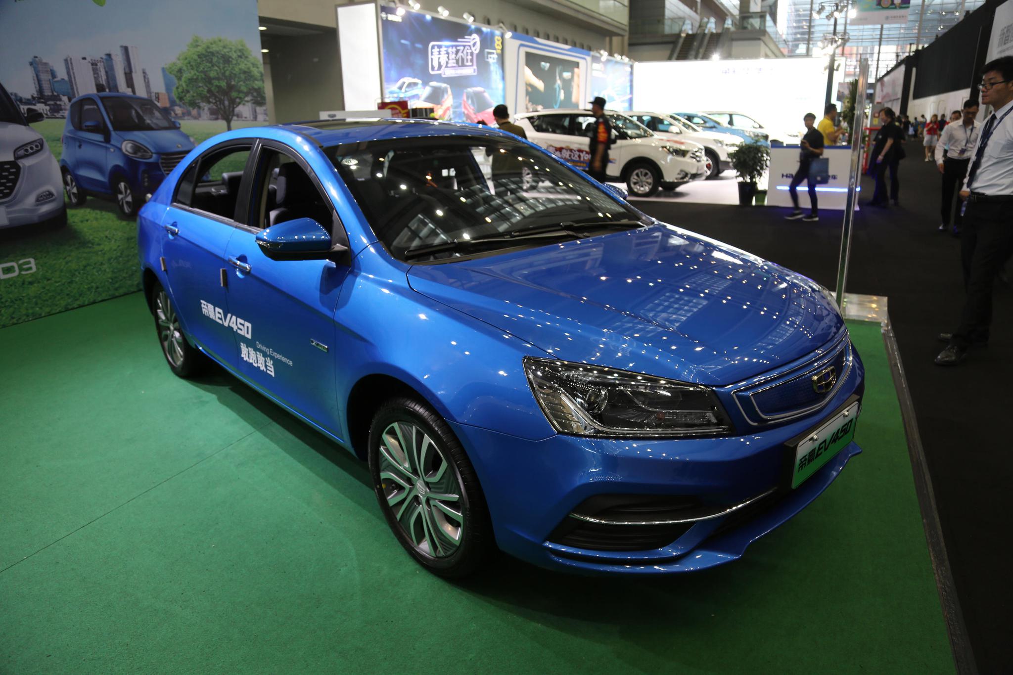 吉利帝豪EV450，15万级别纯电动中级轿车，车展实拍！-新浪汽车