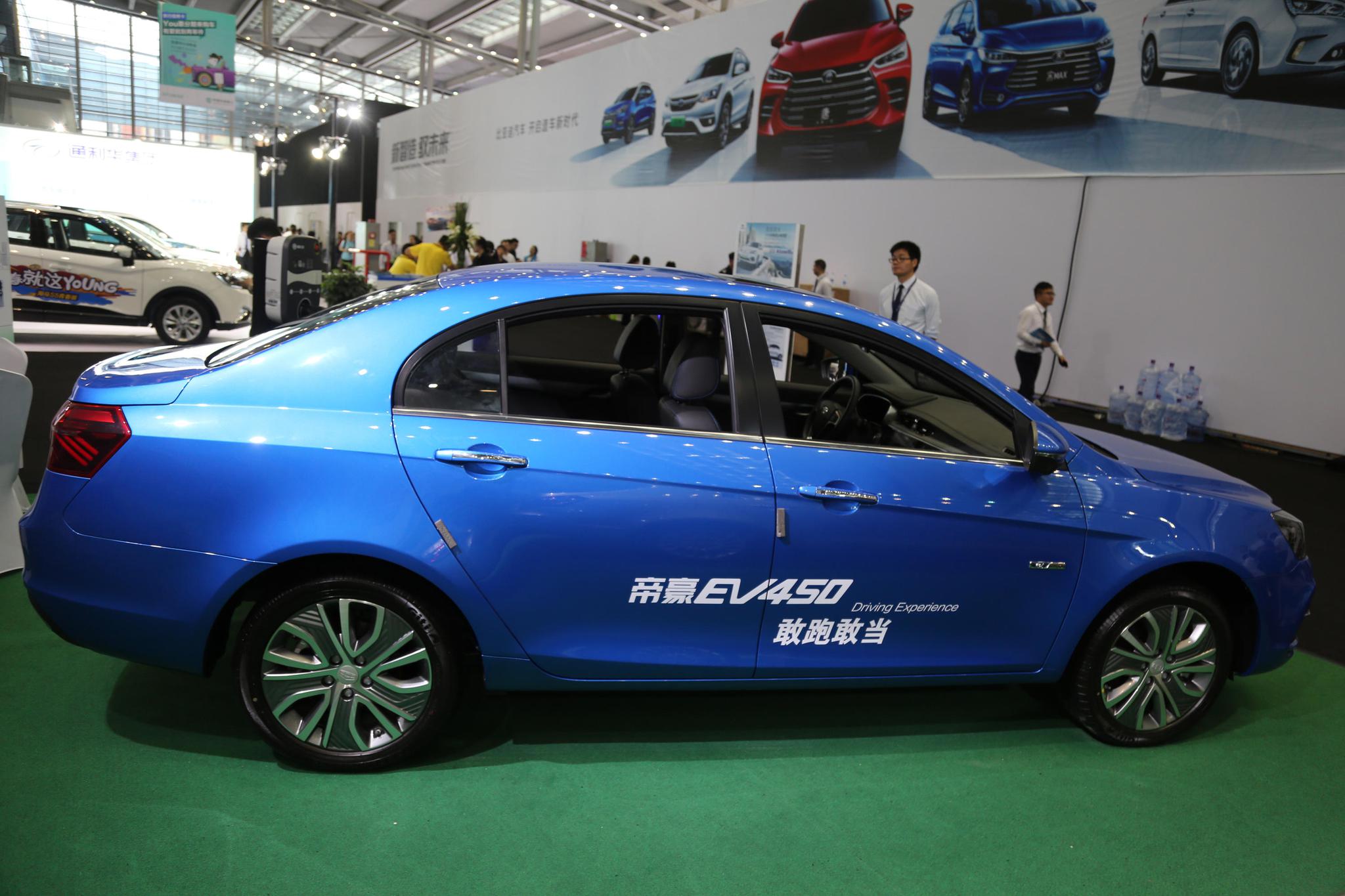 吉利帝豪EV450，15万级别纯电动中级轿车，车展实拍！-新浪汽车