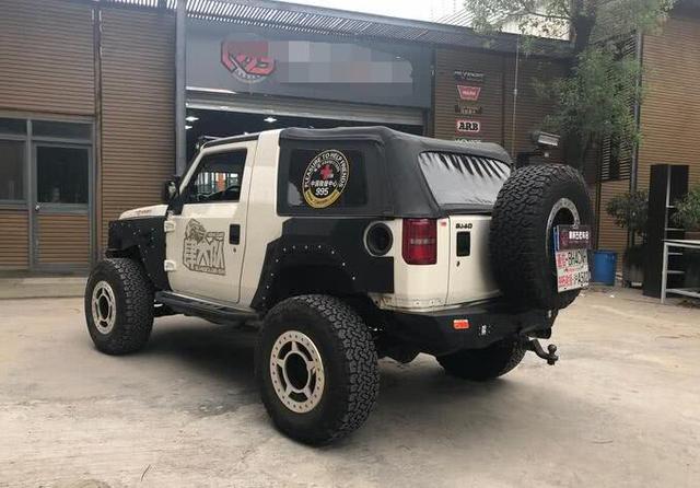 全新北汽BJ40改装完毕，换4.7升V8发动机，轮胎最亮眼！-新浪汽车