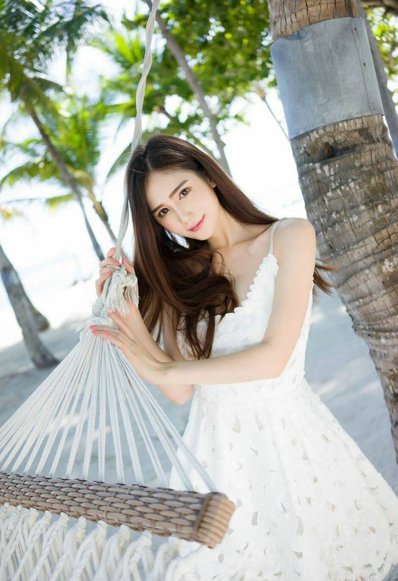 90后美眉SISY思海边人体艺术写真