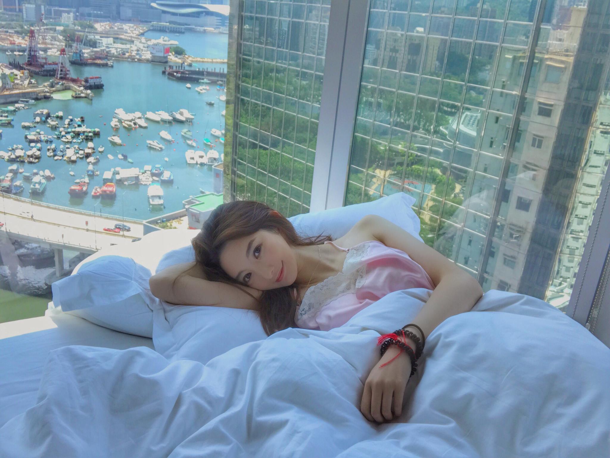 Yibi 93 双子座 毕业于加拿大西蒙菲莎大学 专业金融