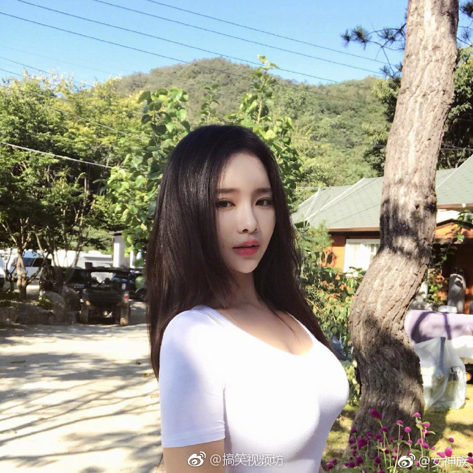 韩国网拍模特jeee622，jeee有着不科学的超火辣S曲线|S曲线|网拍|模特_新浪新闻