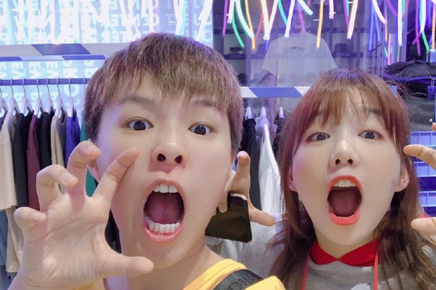 Sunnee又换新造型？头发越剪越短，贝雷帽居然还撞了范丞丞！|范丞丞|Sunnee|贝雷帽_新浪新闻