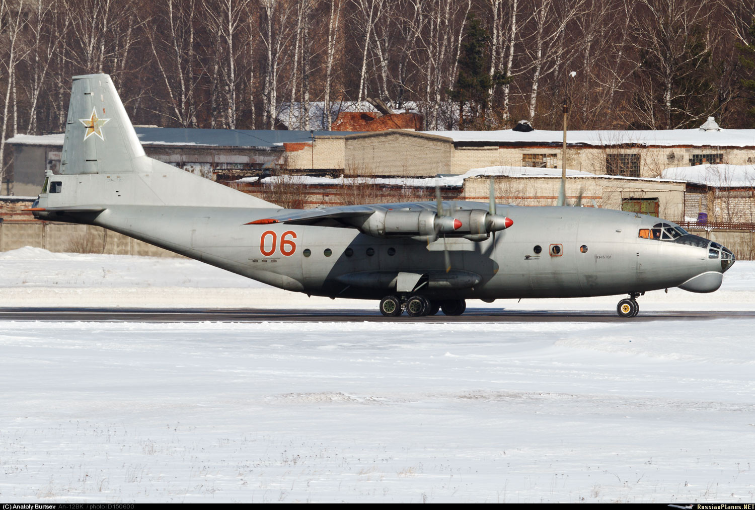 我国运-8飞机的原型是苏联安-12涡桨式中型运输机，可惜已停产了|运输机|苏联|原型_新浪新闻