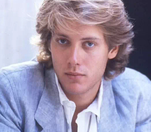 原来，他们是一个人——詹姆斯·斯派德（James Spader|詹姆斯·斯派德|黑名单_新浪新闻