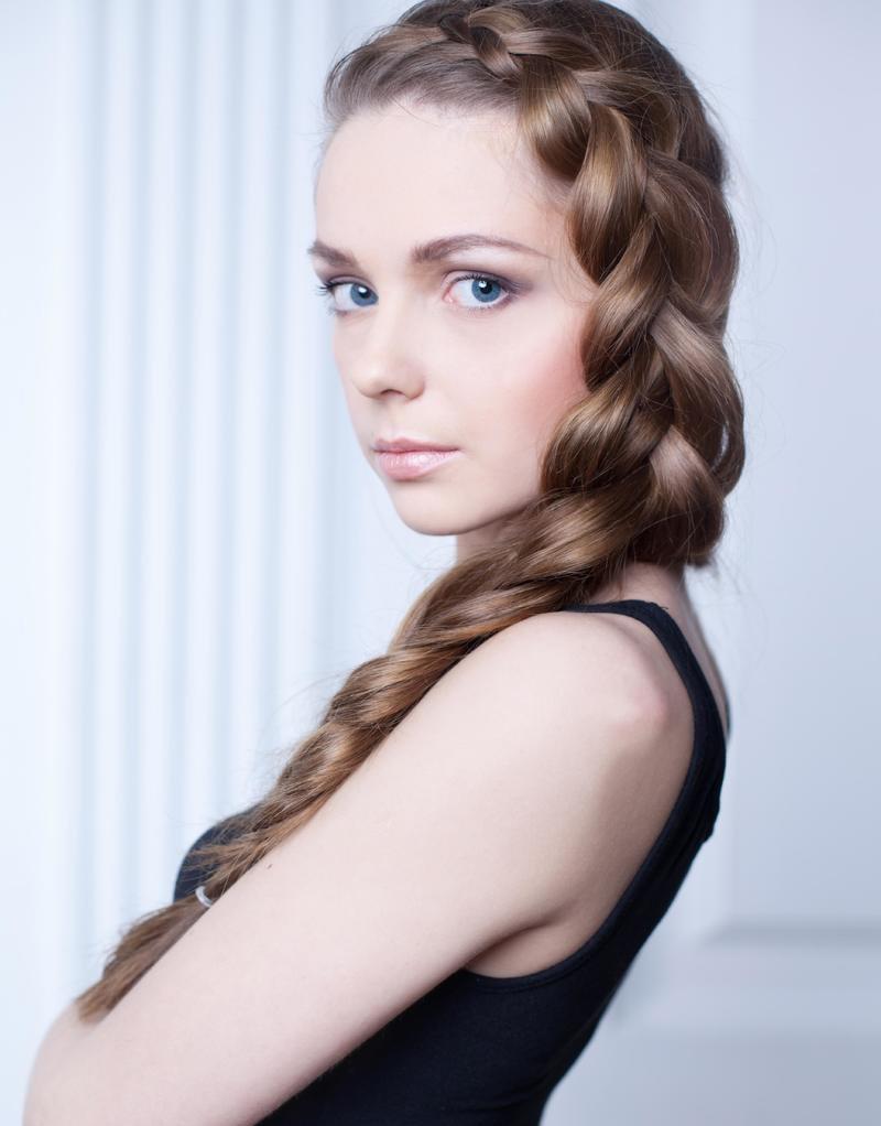 美丽的俄罗斯姑娘和她们让人难忘的麻花辫|麻花辫|发型|辫子_新浪新闻