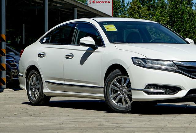 一款良心B级车！配2.4L自吸动力+黑科技8DCT变速器，8.6S能破百-新浪汽车